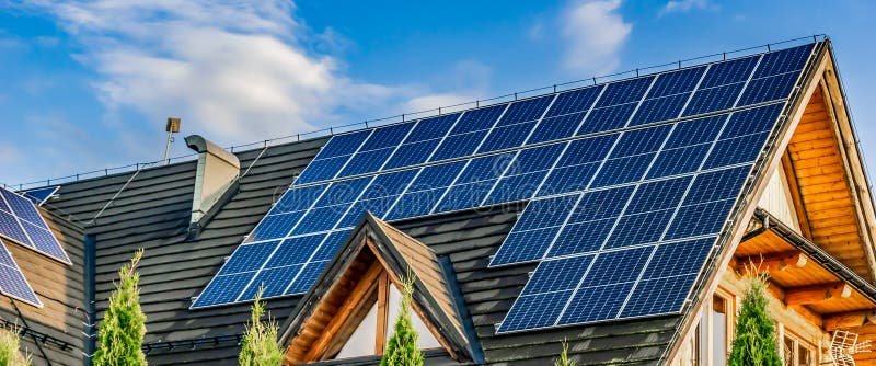 Paneles Fotovoltaicos En El Techo Imagen de archivo - Imagen de ...