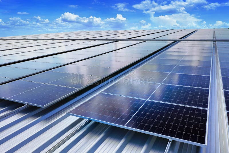 Paneles Solares En El Techo. Celda Solar Imagen de archivo - Imagen de ...