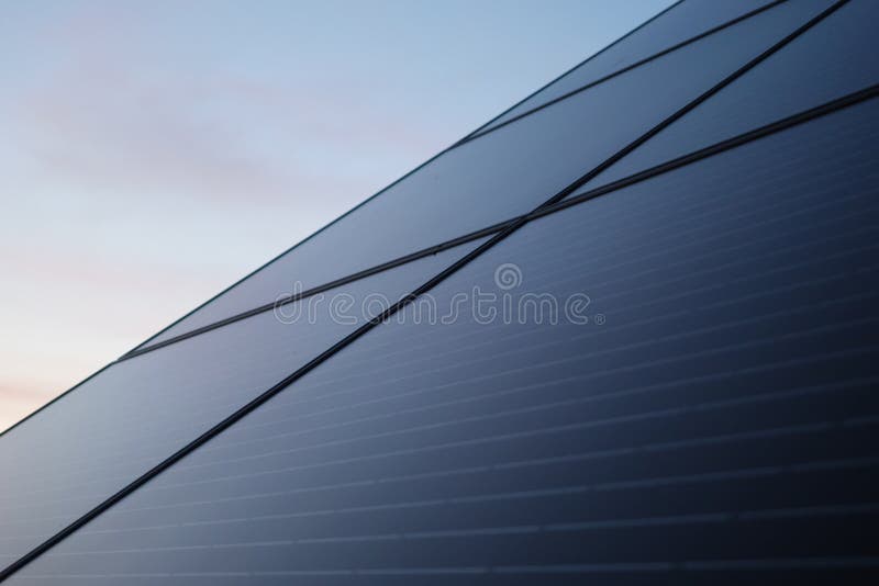 Paneles solares modernos imagen de archivo. Imagen de fotovoltaico ...