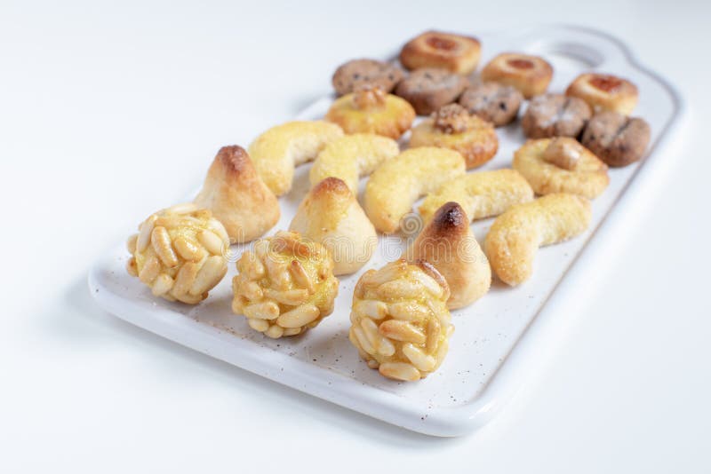 Panellets - Postre Catalan Típico Del Mazapán Imagen de archivo ...