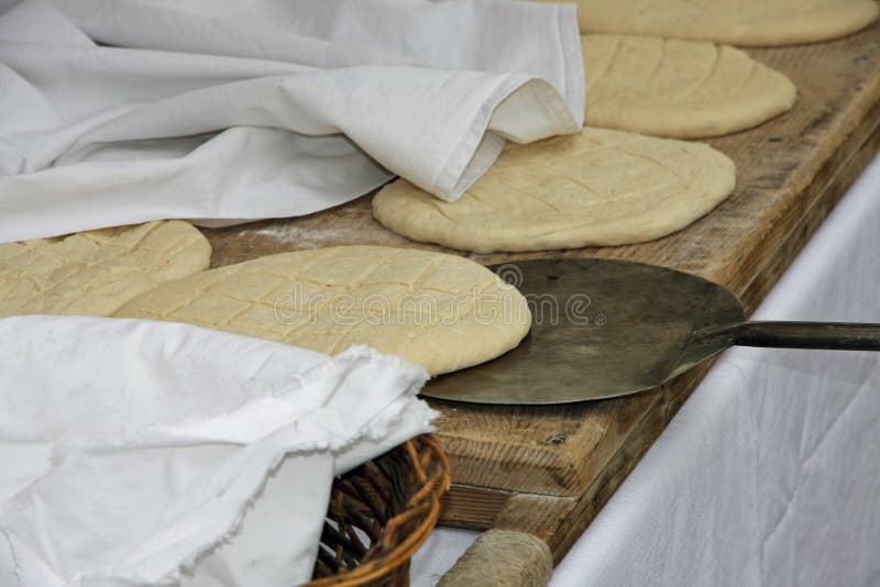 Panes leudados imagen de archivo. Imagen de levadura - 28881131