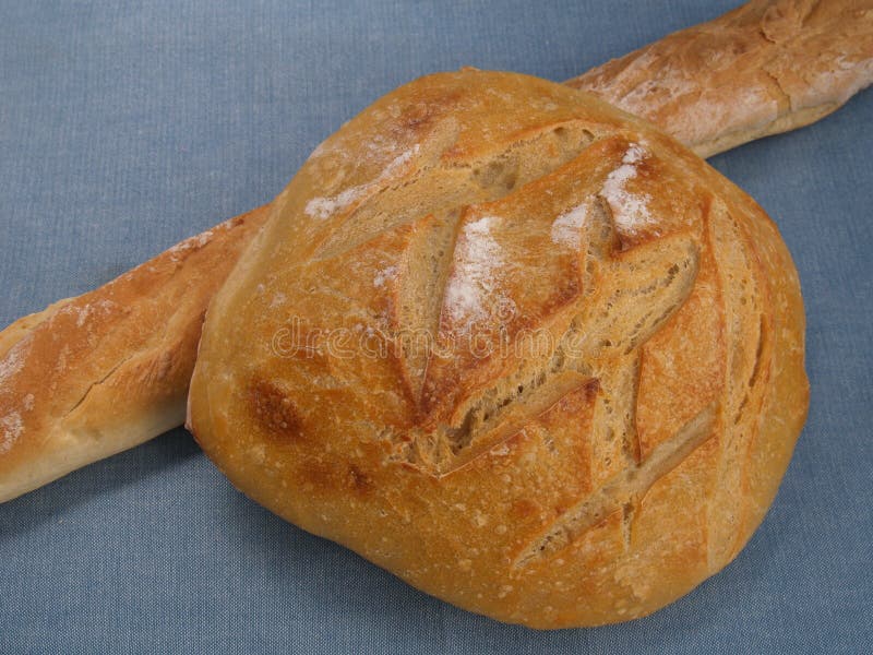 Panes franceses foto de archivo. Imagen de francés, curruscante - 24077082