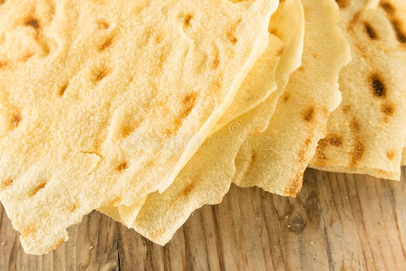 Pani Carasau, pan sardo foto de archivo. Imagen de italiano - 60193050