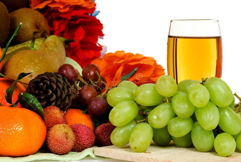 Panier De Fruit, Jus De Raisins Blanc Image stock - Image du mélange ...