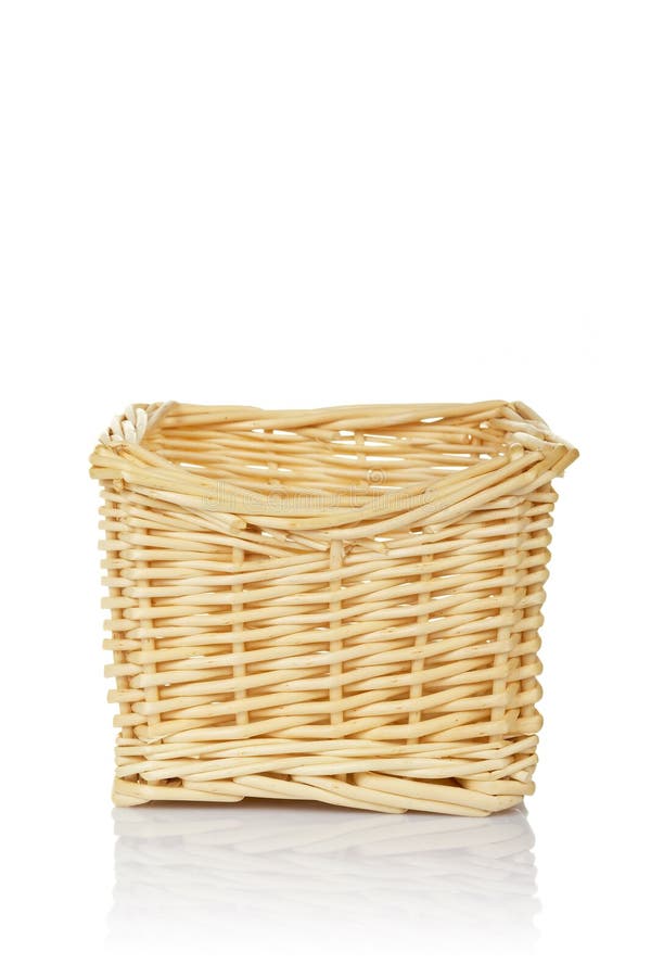 Panier en osier vide photo stock. Image du décorer, nature - 3670564