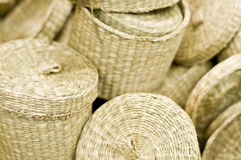 Paniers en osier image stock. Image du élément, conteneurs - 4152173