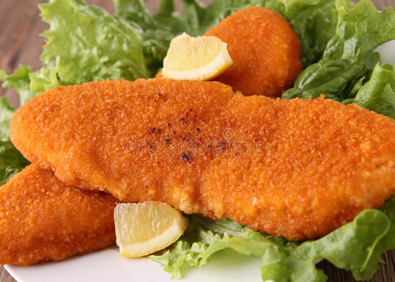 Panierte Fische stockbild. Bild von gaststätte, gesund - 23046677