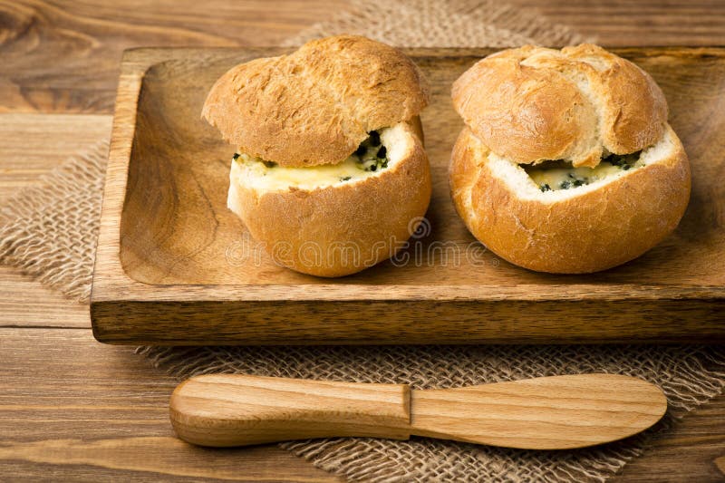 Panini Al Forno Con Spinaci E Formaggio Fotografia Stock - Immagine di ...