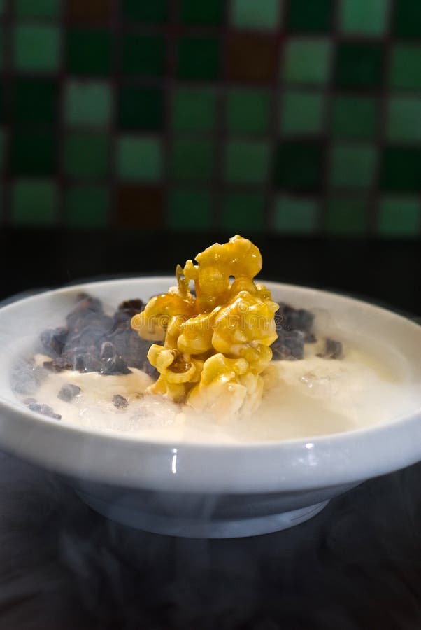 Pannacotta van de vanille stock foto. Image of moleculair - 11030996