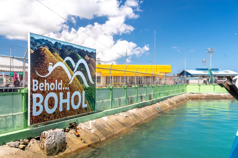 Panneau De Signe De Bohol Sur Le Terminal Pour Passagers De Ferry ...