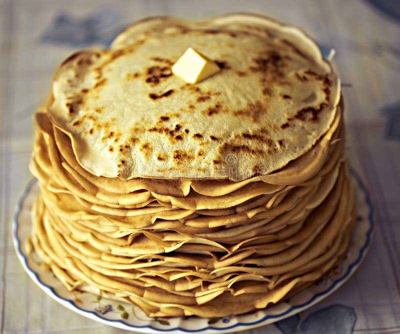 Pannekoek stock afbeelding. Image of kromme, plaat, ronde - 9508909