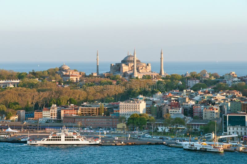 Panorama d'Istanbul photo stock. Image du beau, tabourets - 14507166