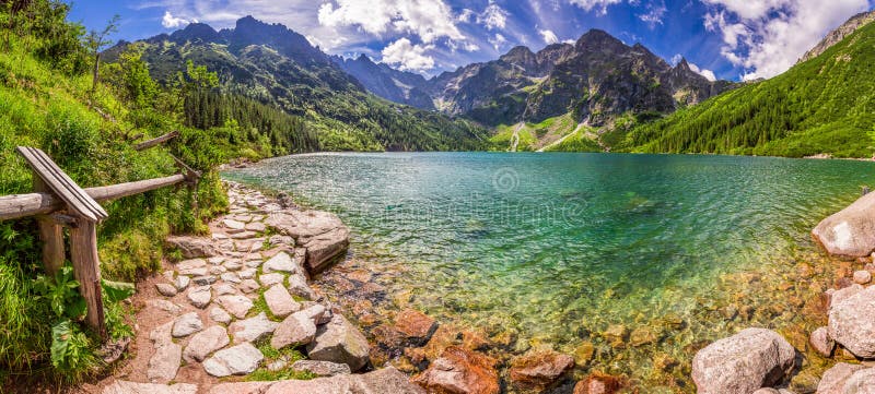 Panorama Da Lagoa Nas Montanhas De Tatra, Polônia Imagem de Stock ... Panorama Da Lagoa Nas Montanhas De Tatra, Polônia Imagem de Stock ...