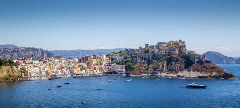 Panorama De La Isla De Procida, Italia Imagen de archivo - Imagen de ...