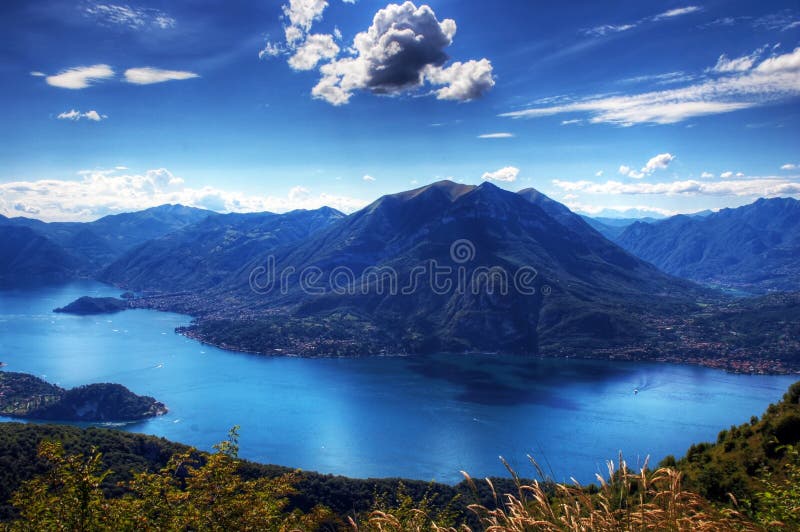 Panorama de lac Como image stock. Image du nuage, horizontal - 15756529