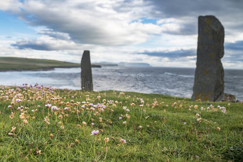 Rocas Y Acantilados En Las Islas De Orkney Foto de archivo - Imagen de ...