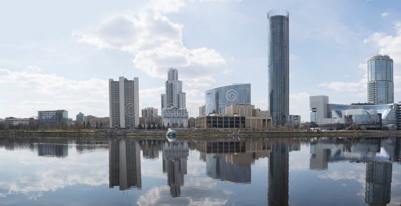 Panorama de Ekaterimburgo foto editorial. Imagen de turismo - 46413301