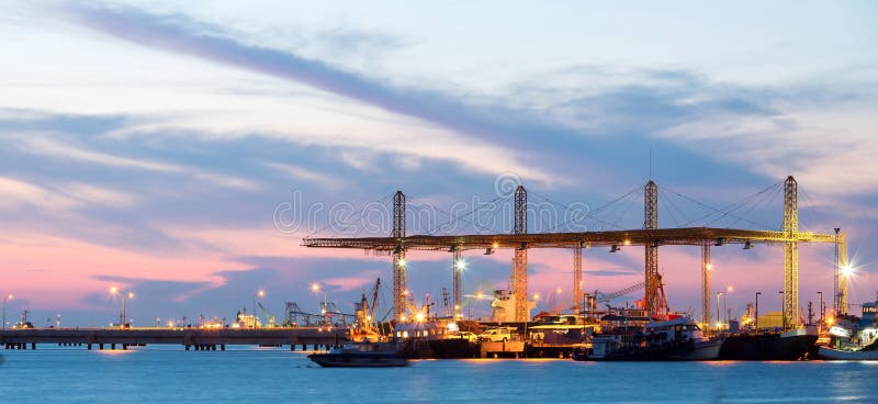 Panorama De Port Industriel Photo stock - Image du fret, cargos: 31516968