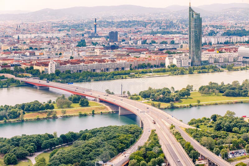 Panorama Del Danubio a Vienna, Austria Immagine Stock - Immagine di ...