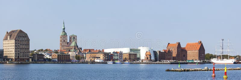 Panorama Del Porto Di Stralsund Immagine Stock - Immagine di navi ...