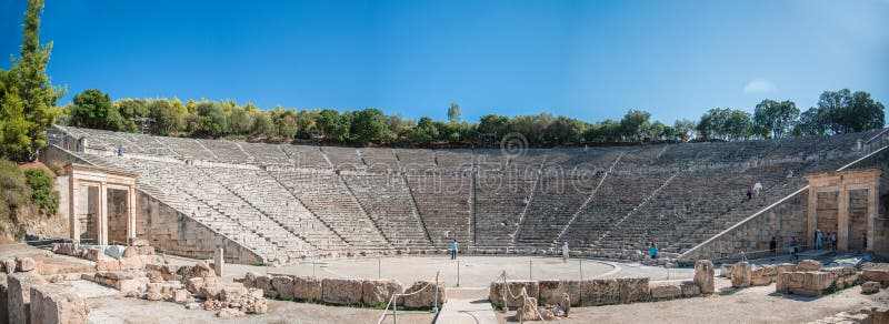Panorama Del Teatro Antico Di Epidaurus, Grecia Immagine Stock ...
