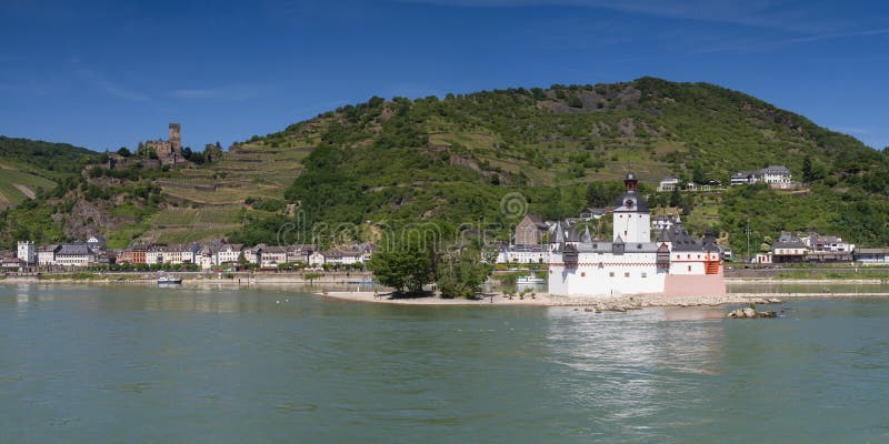 Castillo De Rheinstein En La Garganta Del Rin Del Valle Del Rin En ...