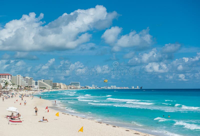 Panorama Della Spiaggia Di Cancun, Messico Immagine Stock - Immagine di ...