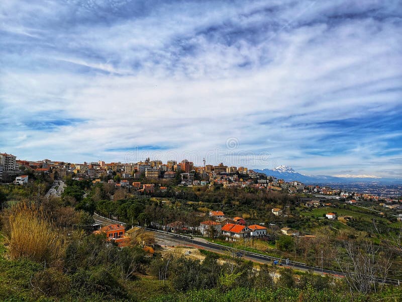 Panorama di Chieti fotografia stock. Immagine di italia - 69242380