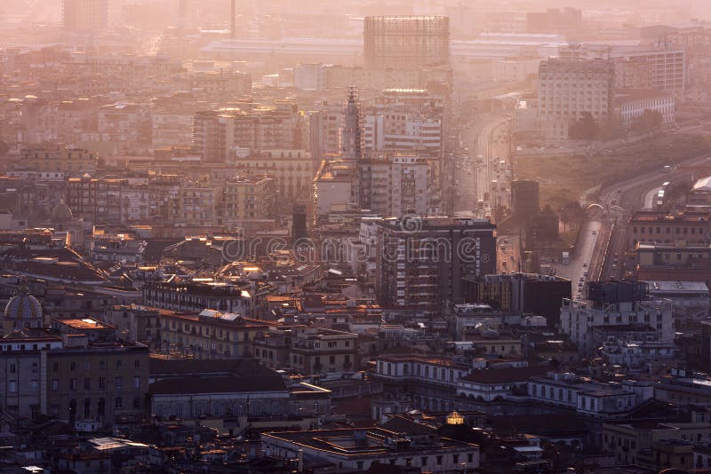 Panorama di Napoli ad alba immagine stock. Immagine di orizzonte - 71935065