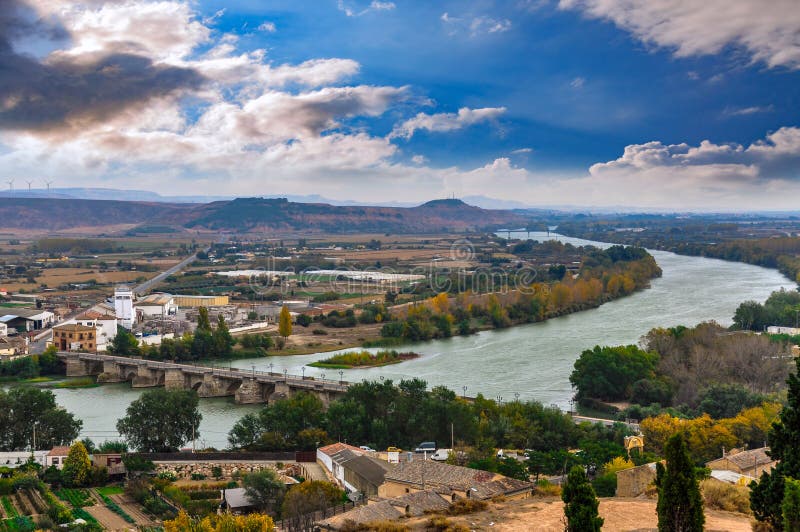 Panorama Do Rio Ebro Em Tudela, Navarra, Espanha Foto de Stock - Imagem ...
