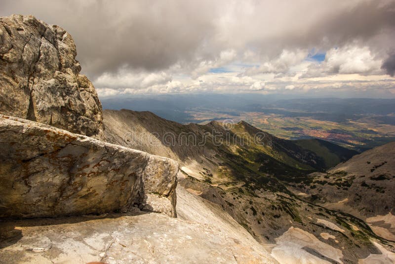 Panorama of the Eagle Rock stock image. Image of bear - 122584929