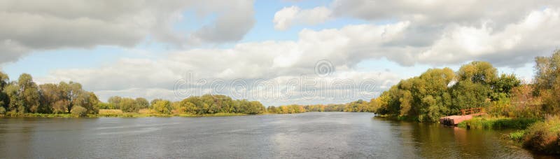 Panorama il fiume immagine stock. Immagine di scena, foglio - 6638947