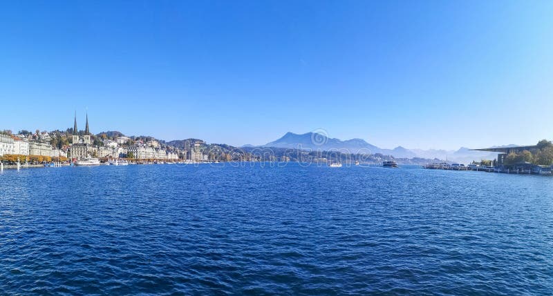 Panorama Ultra Amplo Do Luzerno E Do Lago Do Luzerna Imagem de Stock ...