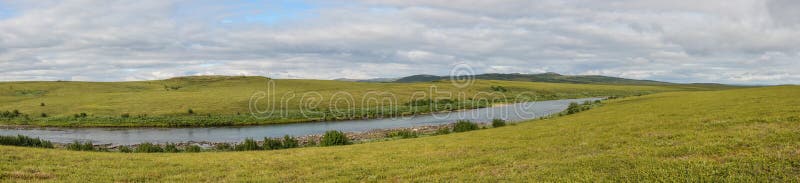 Panorama Van De Noordelijke Rivier In De Toendra Stock Afbeelding ...