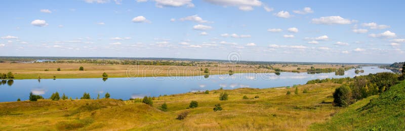 Panorama van de rivier stock afbeelding. Image of begrip - 11411865