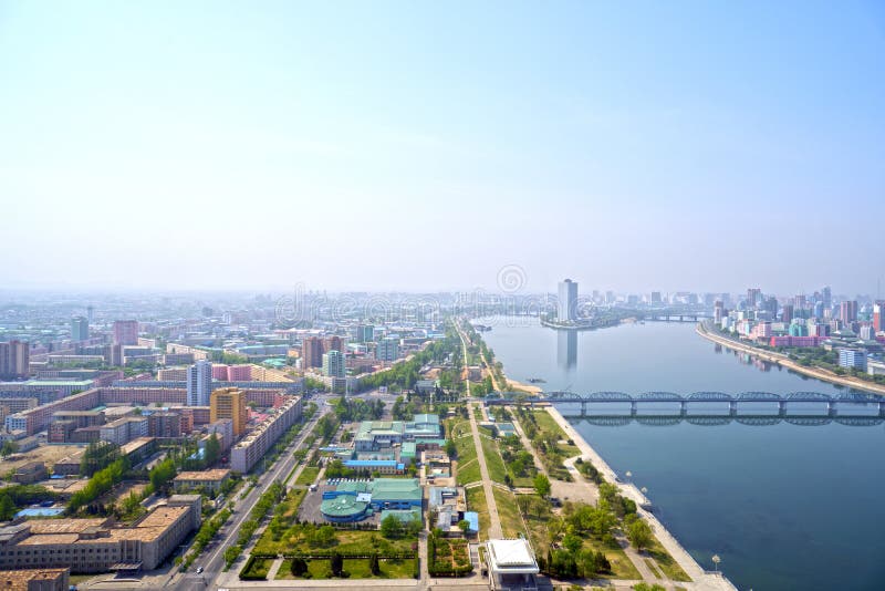 Panorama Van Pyongyang in De Ochtend DPRK - Noord-Korea Stock Foto ...