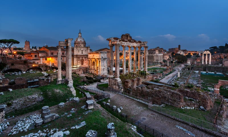 Panorama Van Roman Forum (Foro-Romano) in De Avond, Rome Stock ...
