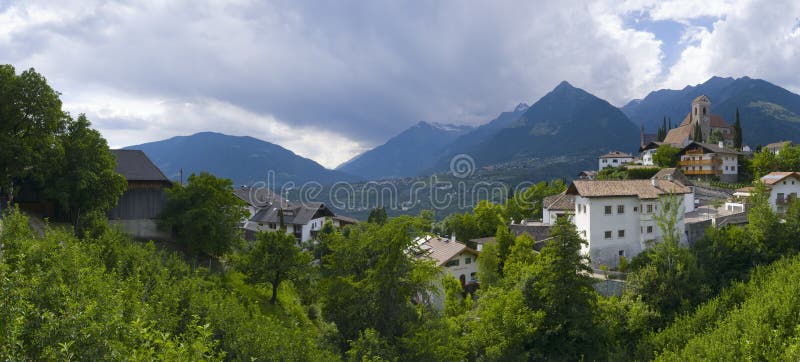 Panorama Van Scenna Aan Merano Stock Foto - Image of horizontaal, beeld ...