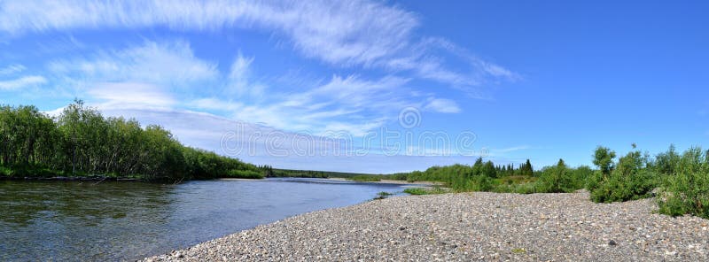 Der Fluss Unter Der Sonne Ural Stockfoto - Bild von strand, wolke: 66134030