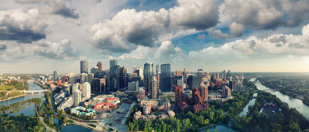 Panoramic Aerial View of Calgary at Sunset, Alberta - Canada Editorial ...