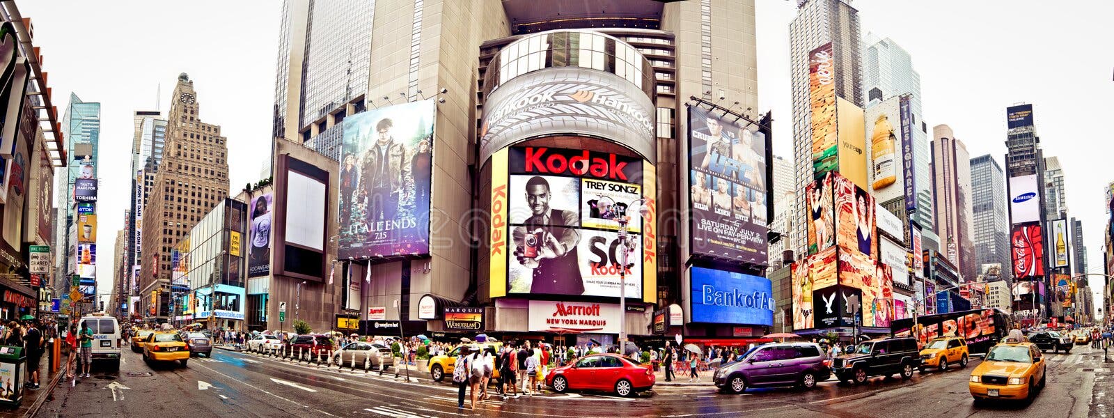 Times Square panorama editorial stock image. Image of performance - 8929309