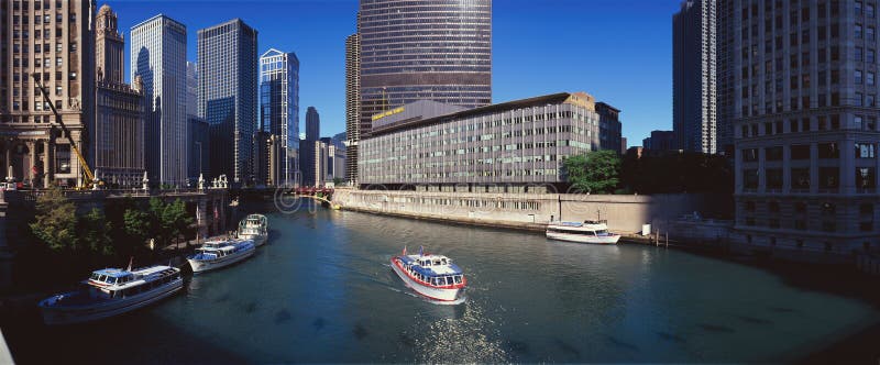 Panoramic View of Chicago River, Chicago, IL Editorial Photography ...