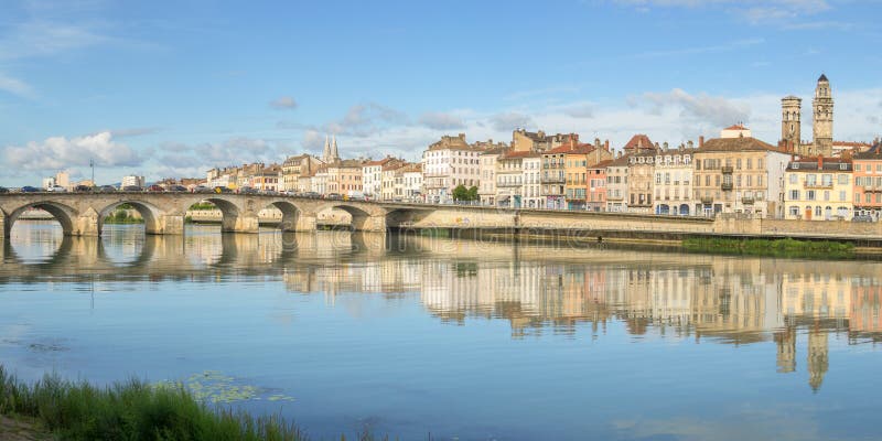 Cityscape of Macon, France editorial photo. Image of burgundy - 137026891