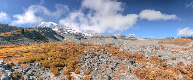 Panoramic View of Mt Rainier Landscape on a Beautiful Autumn Day Stock ...