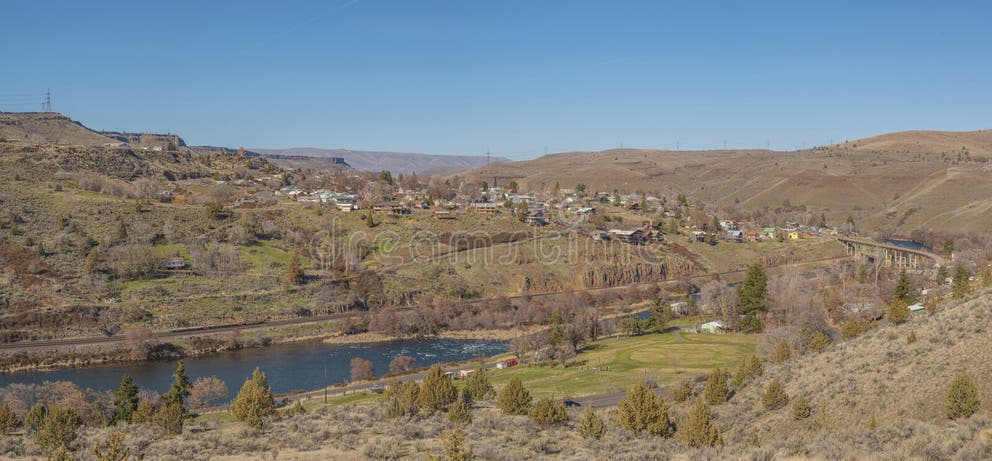 Panoramic View of the Town of Maupin Oregon Stock Image - Image of park ...