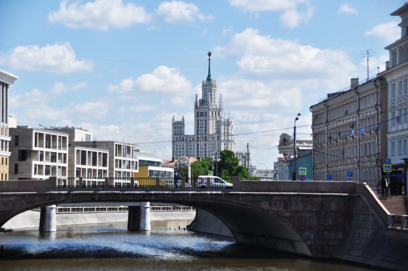 Panoramic Views of the River, Bridge and High-rise Building Editorial ...