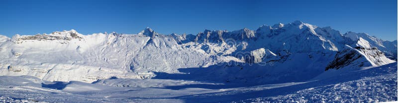 Panoramisches Mont Blanc Schneien Ansicht Stockfoto - Bild von nave ...