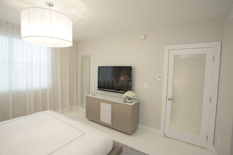 Pantalla plana en la pared foto de archivo. Imagen de nadie - 14414884