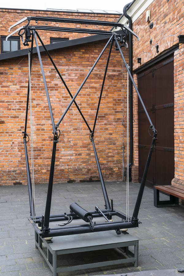 Pantographe de train photo stock. Image du railway, acier - 28616972