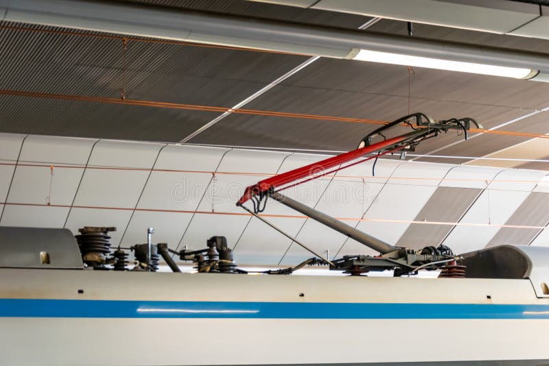 Pantographe de train photo stock. Image du railway, acier - 28616972